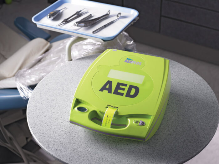Zoll AED Plus Defibrillator - Fully Automatic | HCE